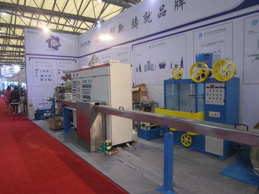 Plastic Pipe Extrusion Machine , Automatic Single Screw Plastic Extruder HT-HF-120