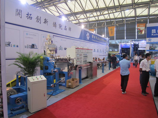 Plastic Pipe Extrusion Machine , Automatic Single Screw Plastic Extruder HT-HF-120