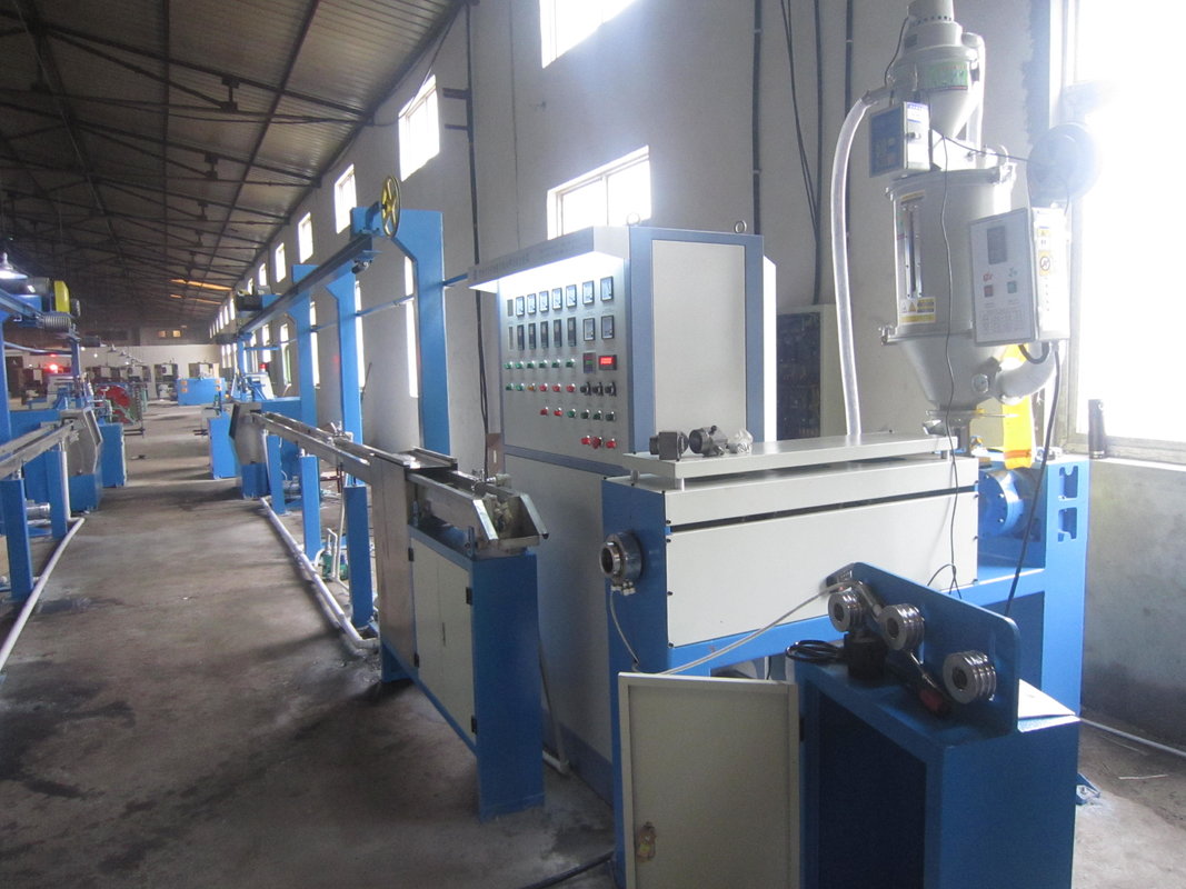 PLC Horizontal High Speed Cable Extrusion Machine Non Axis Magnetic Power Tension Pay Off Type