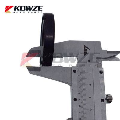 Kowze V73 MB936826 Mitsubishi Pajero Parts / Oil Sealer For Cars High Performance