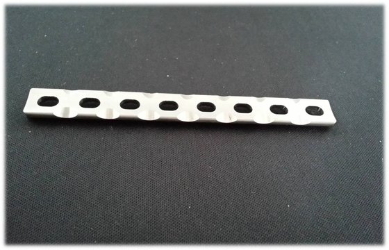 Highly Precise CNC Medical Parts Titinium Bond Plating System L96mm