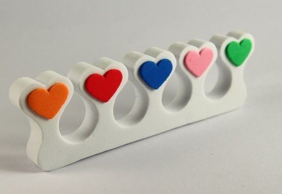 White colors Heart of love Toe dividers 3D kits on it