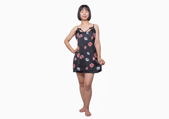 China Sexy Silky Women'S Satin Sleepwear Mysterious Flowers Printing With Nice Lace supplier