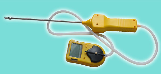 Confined space multi gas monitor with external sampling pump and calibration cover