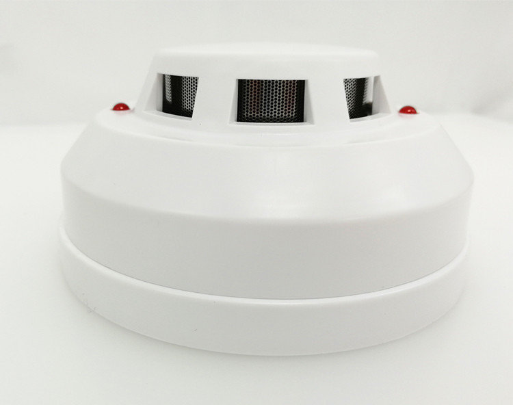 2 wired conventional smoke detector with white color used for hotel building villa