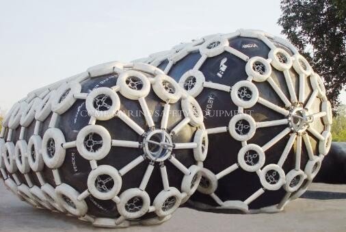 Marine high performance pneumatic rubber fenders