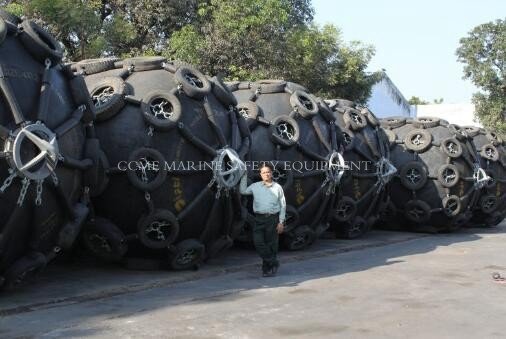 Marine high performance pneumatic rubber fenders