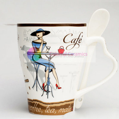 Fashionable Decal 350ml Personalized Ceramic Cups Heart Handle With Spoon