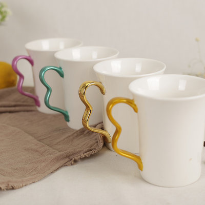 V Shape Custom Printed Ceramic Mugs , Large Ceramic Coffee Mugs 9*10.3*6cm
