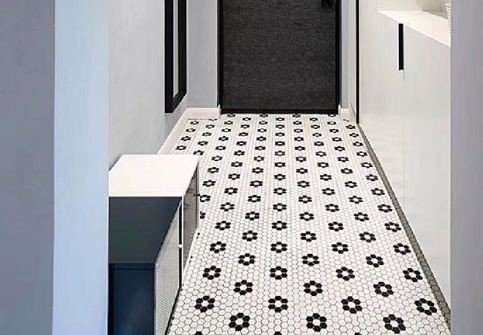 Black And White Flower Shape Ceramic Hexagon Mosaic Tile 260x300mm