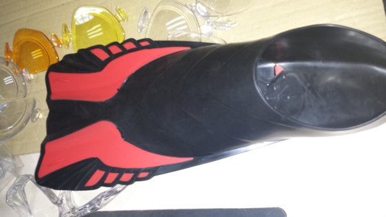 Adults PP and TPR Skin Diving Fins with Professional Design , Black Red