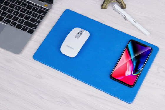 2018 hot selling product innovative multi-functional Qi wireless charger mouse pad for samsung note7 note5 supplier