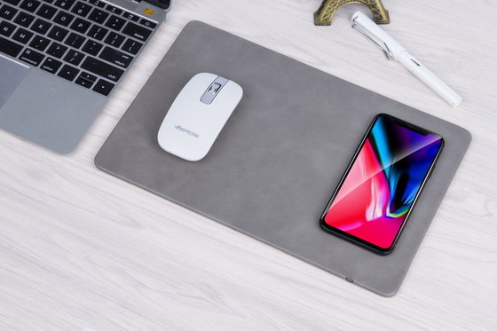 2018 hot selling product innovative multi-functional Qi wireless charger mouse pad for samsung note7 note5 supplier