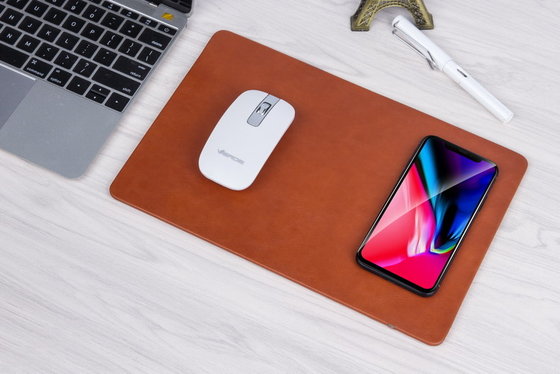 2018 hot selling product innovative multi-functional Qi wireless charger mouse pad for samsung note7 note5 supplier