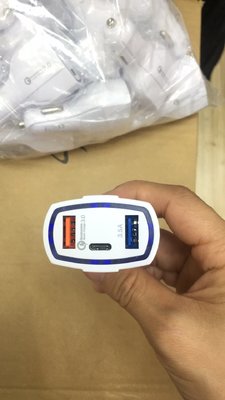 7A 3 USB CAR CHARGER  QC3.0 TYPE-C+ USB Universal Compatible USB CAR CHARGER for all electronics cheap price supplier