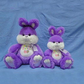 Jouets bourrés de poussée de lapins de Pâques