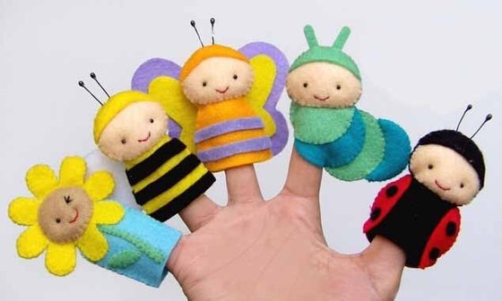 Les marionnettes mignonnes de doigt de peluche d'abeille/les marionnettes doigt d'enfants ont senti l'OEM