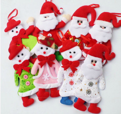 La peluche de Noël par Santa de poupée de son d'arbre de Noël joue des peluches de vacances