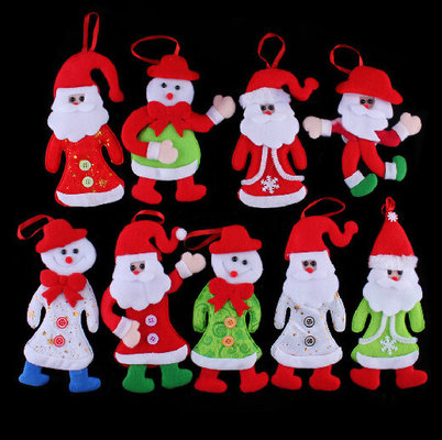 La peluche de Noël par Santa de poupée de son d'arbre de Noël joue des peluches de vacances