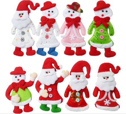 La peluche de Noël par Santa de poupée de son d'arbre de Noël joue des peluches de vacances