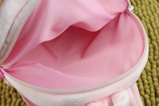 Sac à dos coloré de jouet de peluche de bande dessinée de bébé avec le matériel mou