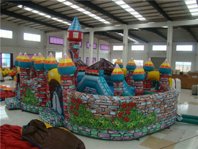 Kindergarden / Park Outdoor Inflatable Games Fireproof 12 * 10m