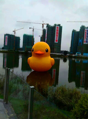 Giant Custom Inflatable Products , 9 - 26m Water Floating Inflatable Yellow Duck