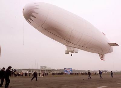 Size 7 meters remote control distance of 800 meters 1.5 hours continuous time of remote control airship Used in advertis