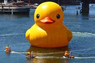 Giant Custom Inflatable Products , Water Floating Inflatable Yellow Duck