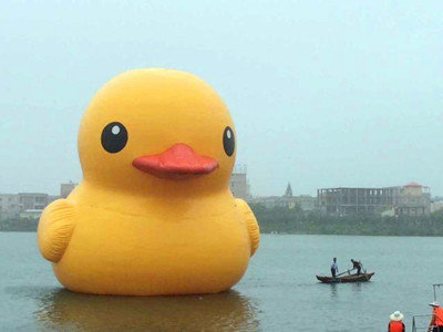 Customized Giant  Inflatable Yellow Duck Inflatable Dark For Advertising / Outside