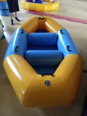 4 gas chamber yellow and blue 0.9mmPVC  tarpaulin inflatable boat 2.7 m long 1.5 m wide custom size