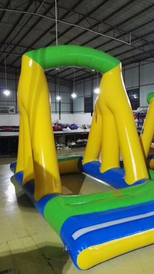 PVC Giant Inflatable Water Slide With Swimming Pool for kids to play around