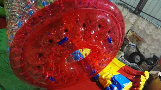 Multi Farbe fertigte aufblasbare Spielzeugrolle für Wassersport oder -rollen auf Rasen oder auf dem Strand besonders an