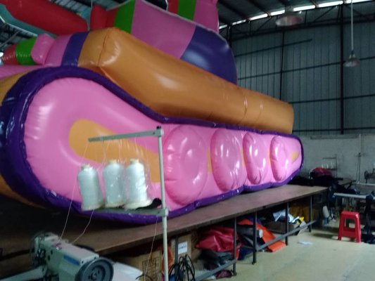 6.4*3.8*3.5M 0.45 MM PVC Tarpaulin Rainbow Inflatable Tank Can Be Display / Event In Outdoor