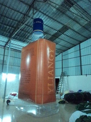 Airtight Alcohol Glass Bottle PVC Custom Advertising Inflatables With Digital Painting