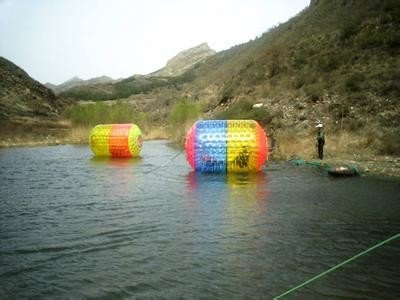 0.8 Mm PVC Inflatable Rolling Cylinder Inflatable Water Floats 1 Year Warranty