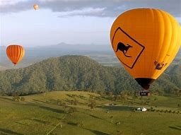 Colorful Polymorphic Inflatable Hot Air Balloon For To Go Sightseeing / Wedding Trip / Advertising