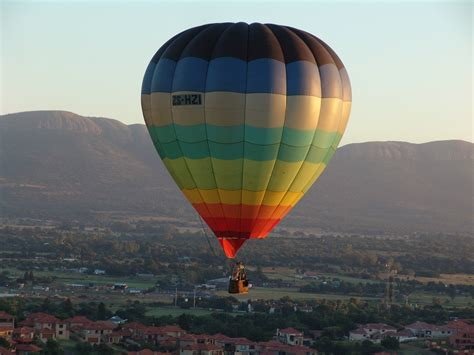 Colorful Polymorphic Inflatable Hot Air Balloon For To Go Sightseeing / Wedding Trip / Advertising