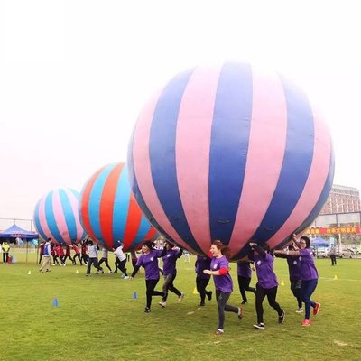 Racing Inflatable Challenging Course Competitive Fun Run With Holding a Big Inflatable Ball Together