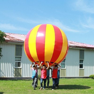 Racing Inflatable Challenging Course Competitive Fun Run With Holding a Big Inflatable Ball Together