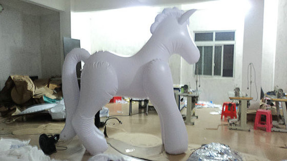Indoor / Outdoor Event PVC Inflatable Advertising Products White Inflatable Dog