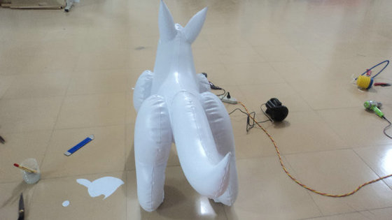 PVC White Inflatable Dogs Fireproof Customized For Advertising and Kids Playing