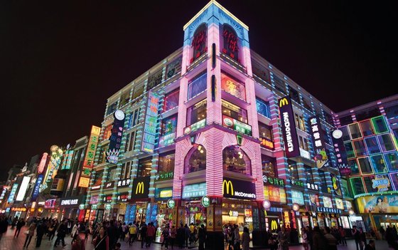 Guangzhou Shopping Centers Tour Guiding Services Important Commodity Distribution Center