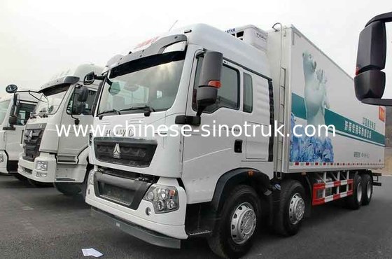 SINOTRUK HOWO T5G 340horsepower 8*4 refrigerator truck 9.6M 53CBM MAN ENGINE supplier