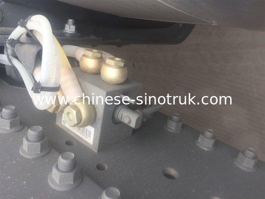 Heavy truck auto parts Diesel tank switch valve WG9100558002/2 for sinotruck howo supplier