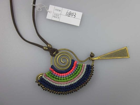 Fashion Jewellery Vintage Genuine Leather Necklace with Antique Brass fan Pendant