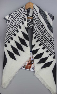China Sourcing Agent Black White Shawl / Acrylic Scarf Size 140×140cm