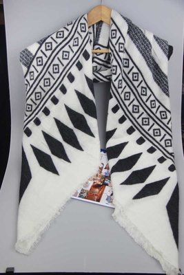 China Sourcing Agent Black White Shawl / Acrylic Scarf Size 140×140cm