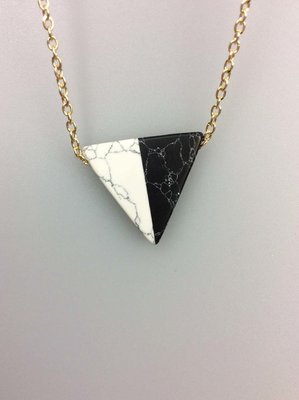 Black and white stone women Necklace In YiWu Sourcing Agent marketing