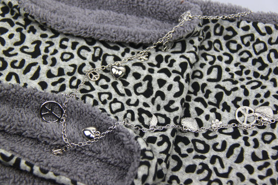 70% Acrylic 30% Polyester Knitting Shawl Blk / Grey Yiwu Fashion Scarves Buying Agents